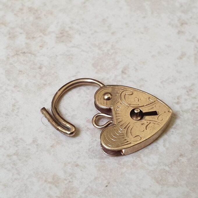 Small Heart Padlock in 9ct Gold - Gems Afire - Vintage Jewellery UK