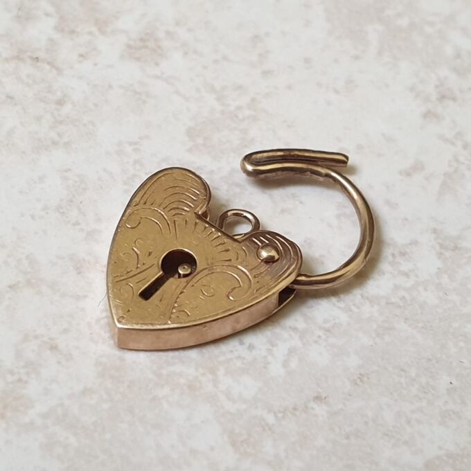Small Heart Padlock in 9ct Gold - Gems Afire - Vintage Jewellery UK