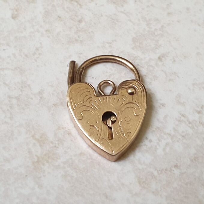 Small Heart Padlock in 9ct Gold - Gems Afire - Vintage Jewellery UK