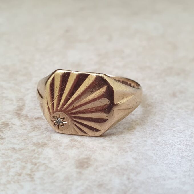 Sunray Signet Ring in 9ct Gold - Gems Afire - Vintage Jewellery UK