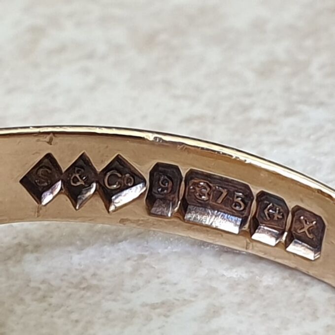 Sunray Signet Ring in 9ct Gold - Gems Afire - Vintage Jewellery UK