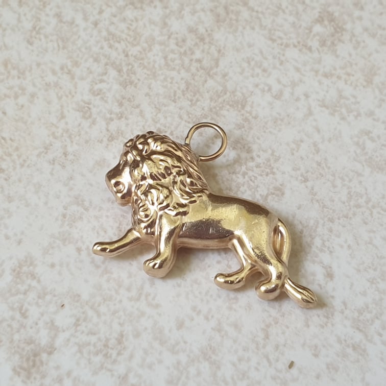 Lion Pendant in 9ct Gold - Gems Afire - Vintage Jewellery UK