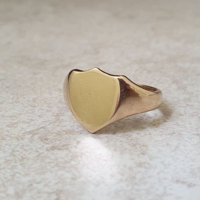 Plain Shield Signet Ring in 9ct Gold - Gems Afire - Vintage Jewellery UK
