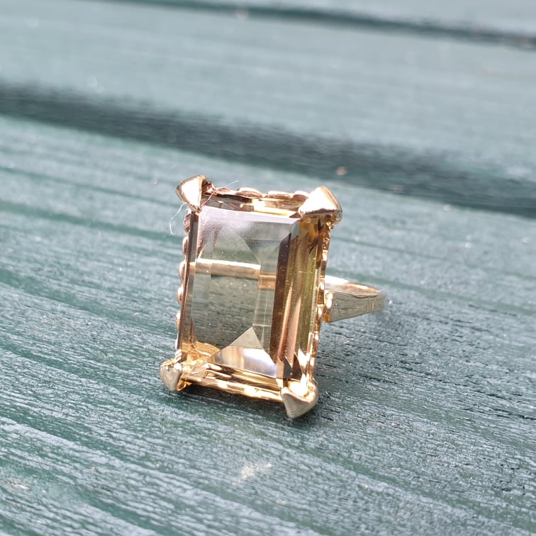 Solitaire Quartz Ring in 9ct Gold - Gems Afire - Vintage Jewellery UK