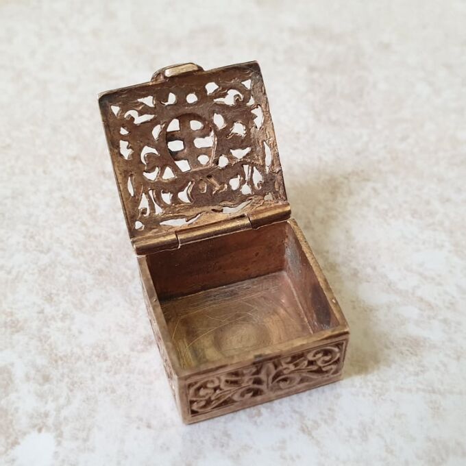 Ornate Pill Box in 9ct Gold - Gems Afire - Vintage Jewellery UK
