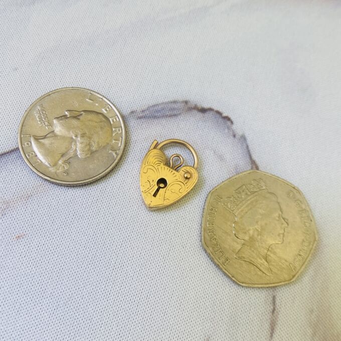 Small Heart Padlock in 9ct Gold - Gems Afire - Vintage Jewellery UK