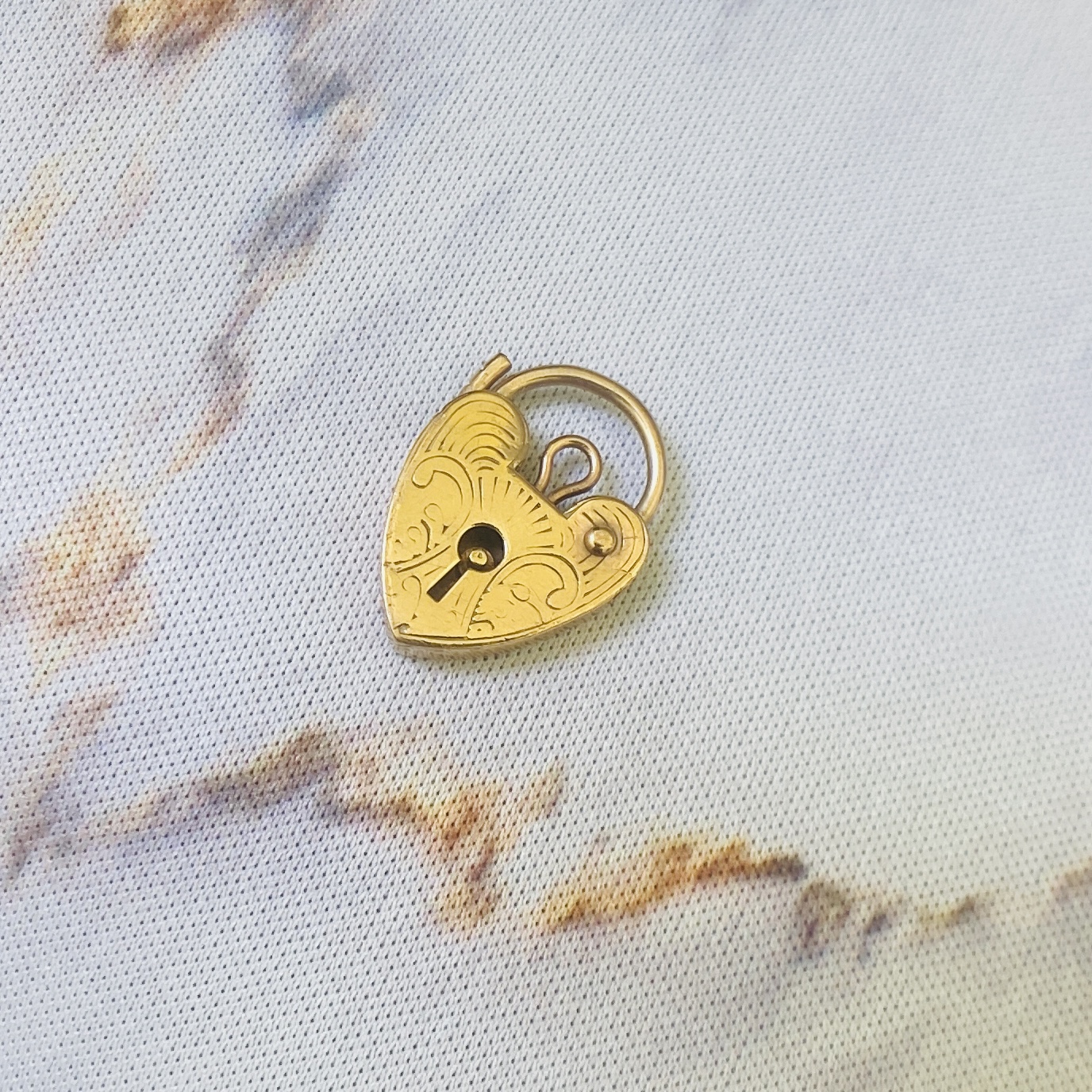 Small Heart Padlock in 9ct Gold - Gems Afire - Vintage Jewellery UK