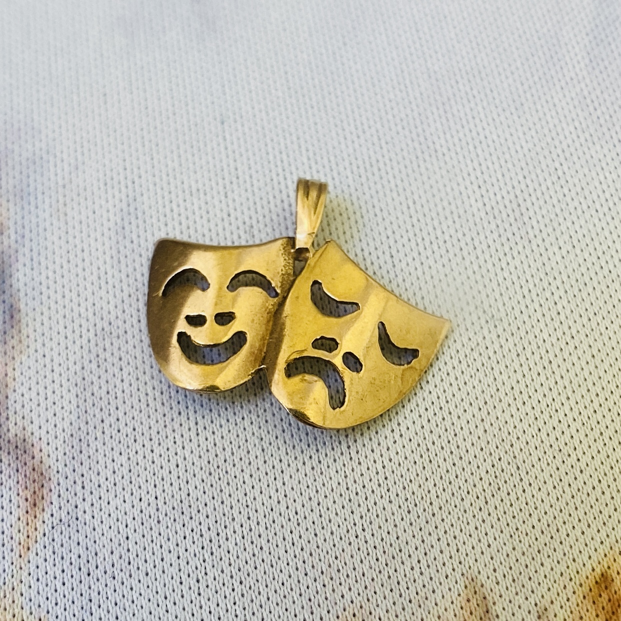 Tragedy & Comedy Masks in 9ct Gold - Gems Afire - Vintage Jewellery UK