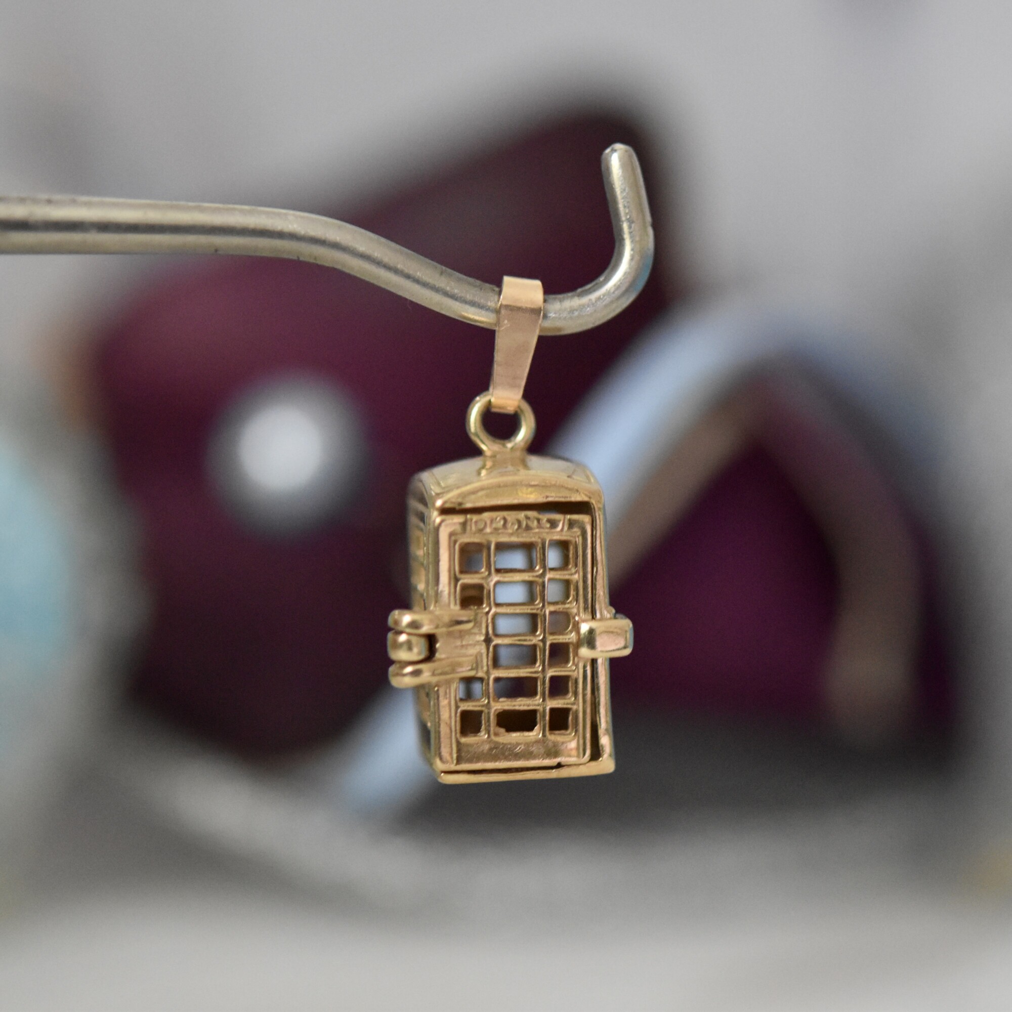 Phone Box Pendant in 9ct Gold - Gems Afire - Vintage Jewellery UK