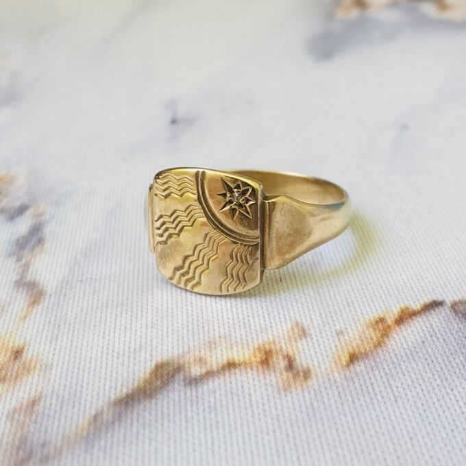 Sunray Signet Ring in 9ct Gold - Gems Afire - Vintage Jewellery UK