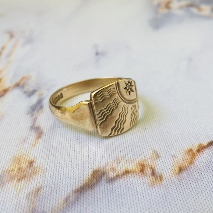 Sunray Signet Ring in 9ct Gold - Gems Afire - Vintage Jewellery UK