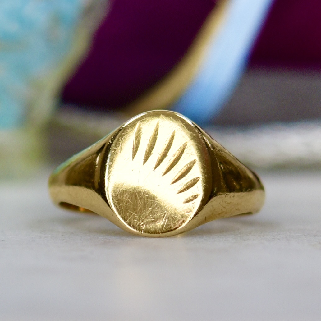 Sun Ray Signet Ring in 9ct Gold - Gems Afire - Vintage Jewellery UK