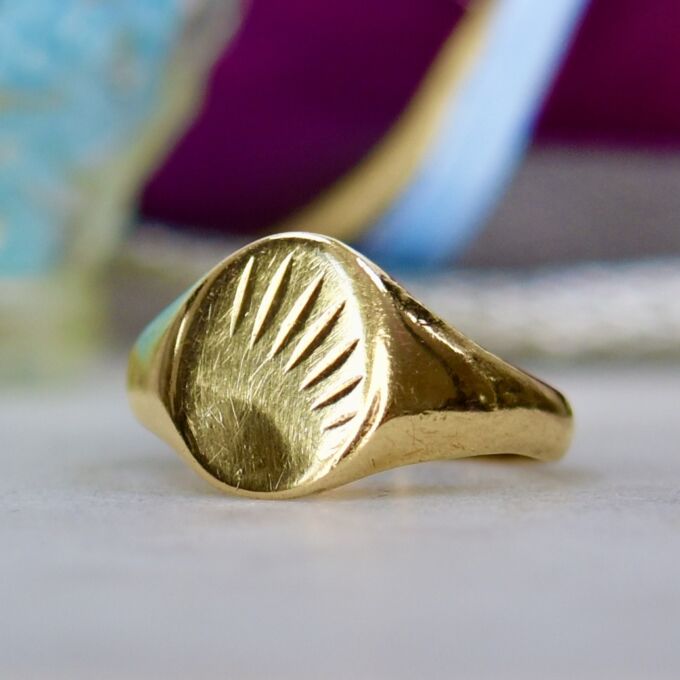 Sun Ray Signet Ring in 9ct Gold - Gems Afire - Vintage Jewellery UK