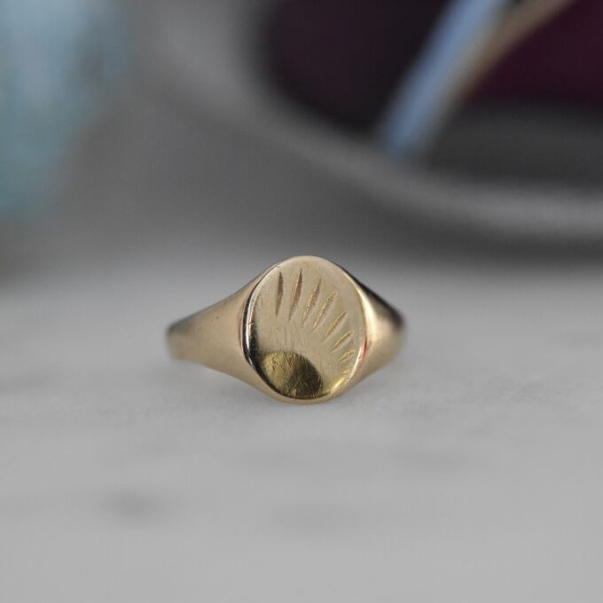 Sun Ray Signet Ring in 9ct Gold - Gems Afire - Vintage Jewellery UK