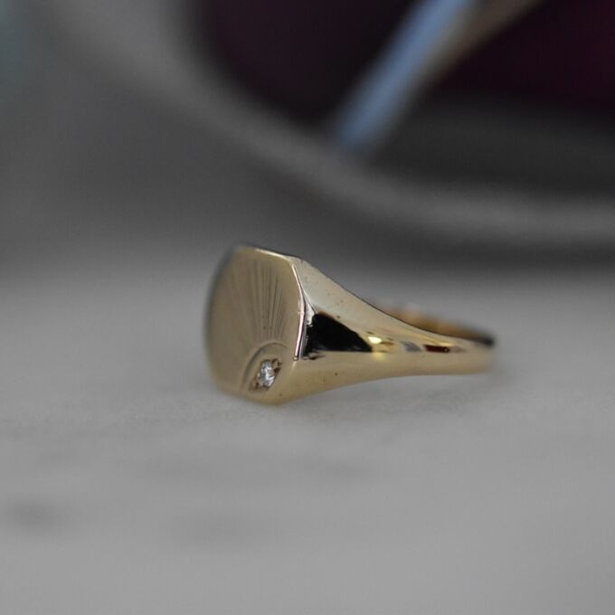 Sun Ray Signet Ring in 9ct Gold - Gems Afire - Vintage Jewellery UK