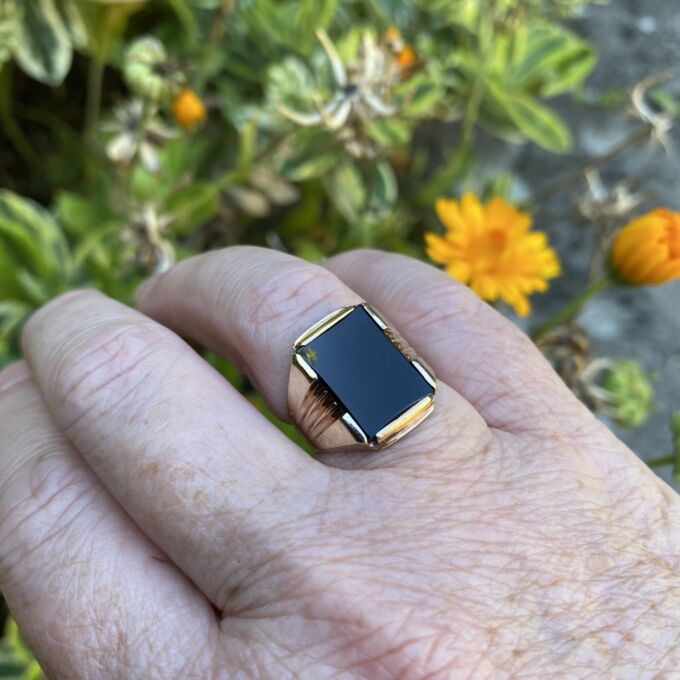 Bold Onyx Signet Ring in 9ct Gold - Gems Afire - Vintage Jewellery UK