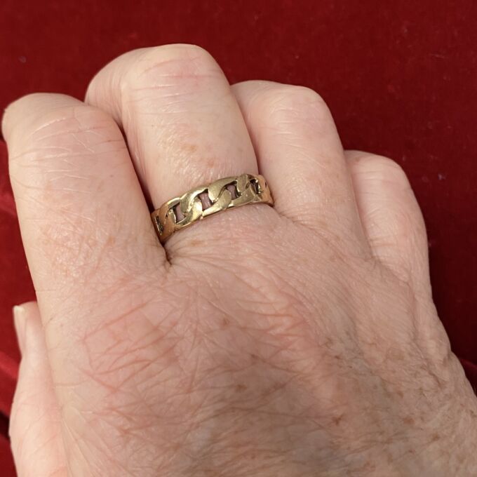 Chain Design Band Ring in 9ct Gold - Gems Afire - Vintage Jewellery UK