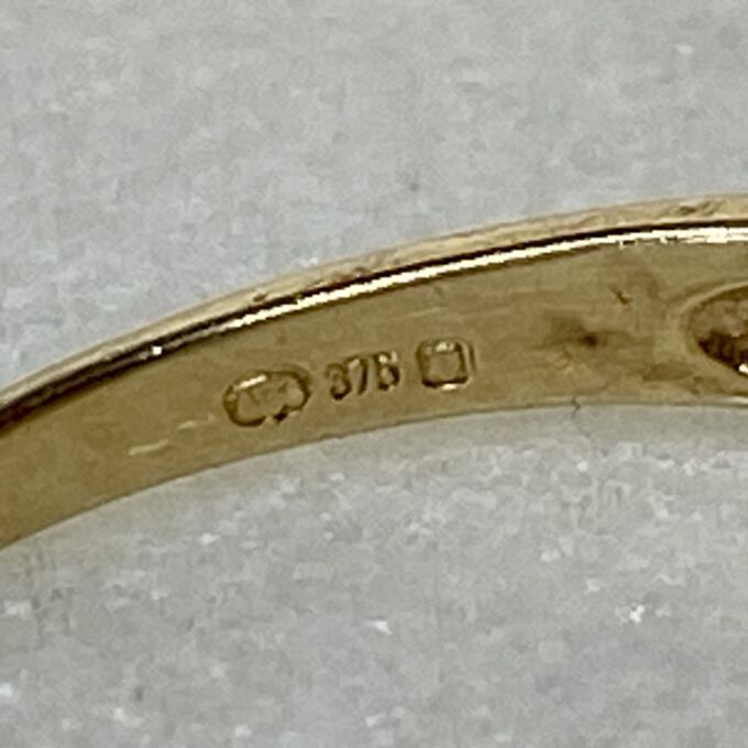 Graduating Texture Ring in 9ct Gold - Gems Afire - Vintage Jewellery UK