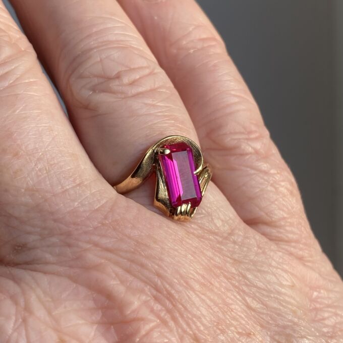 Synthetic Ruby Ring in 10ct Gold - Gems Afire - Vintage Jewellery UK