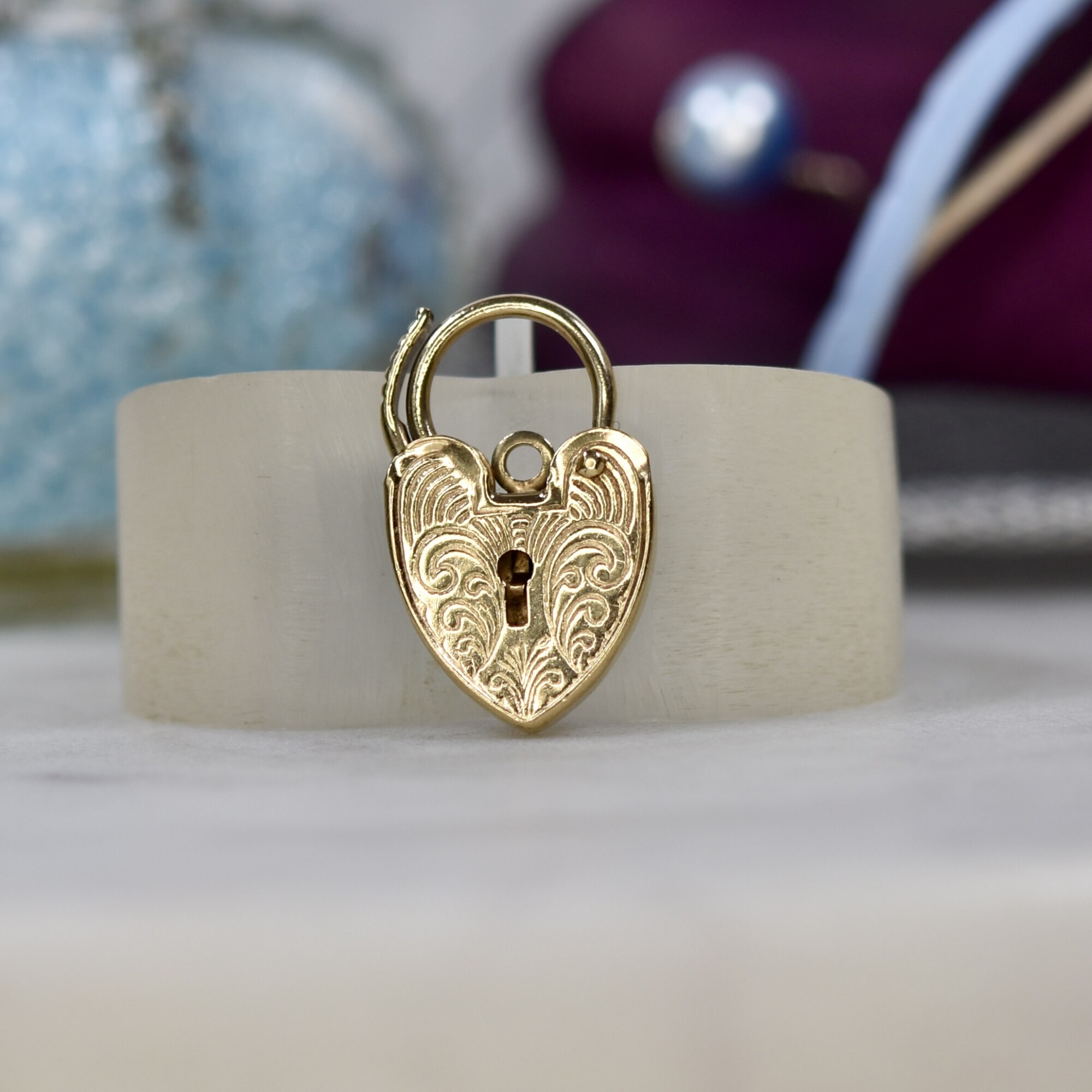 Engraved Heart Padlock in 9ct Gold - Gems Afire - Vintage Jewellery UK