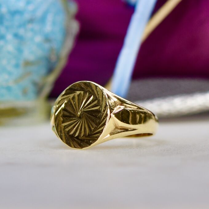 Patterned Signet Ring in 9ct Gold - Gems Afire - Vintage Jewellery UK