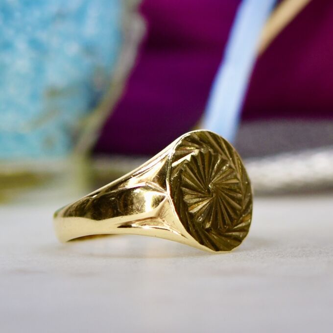Patterned Signet Ring in 9ct Gold - Gems Afire - Vintage Jewellery UK
