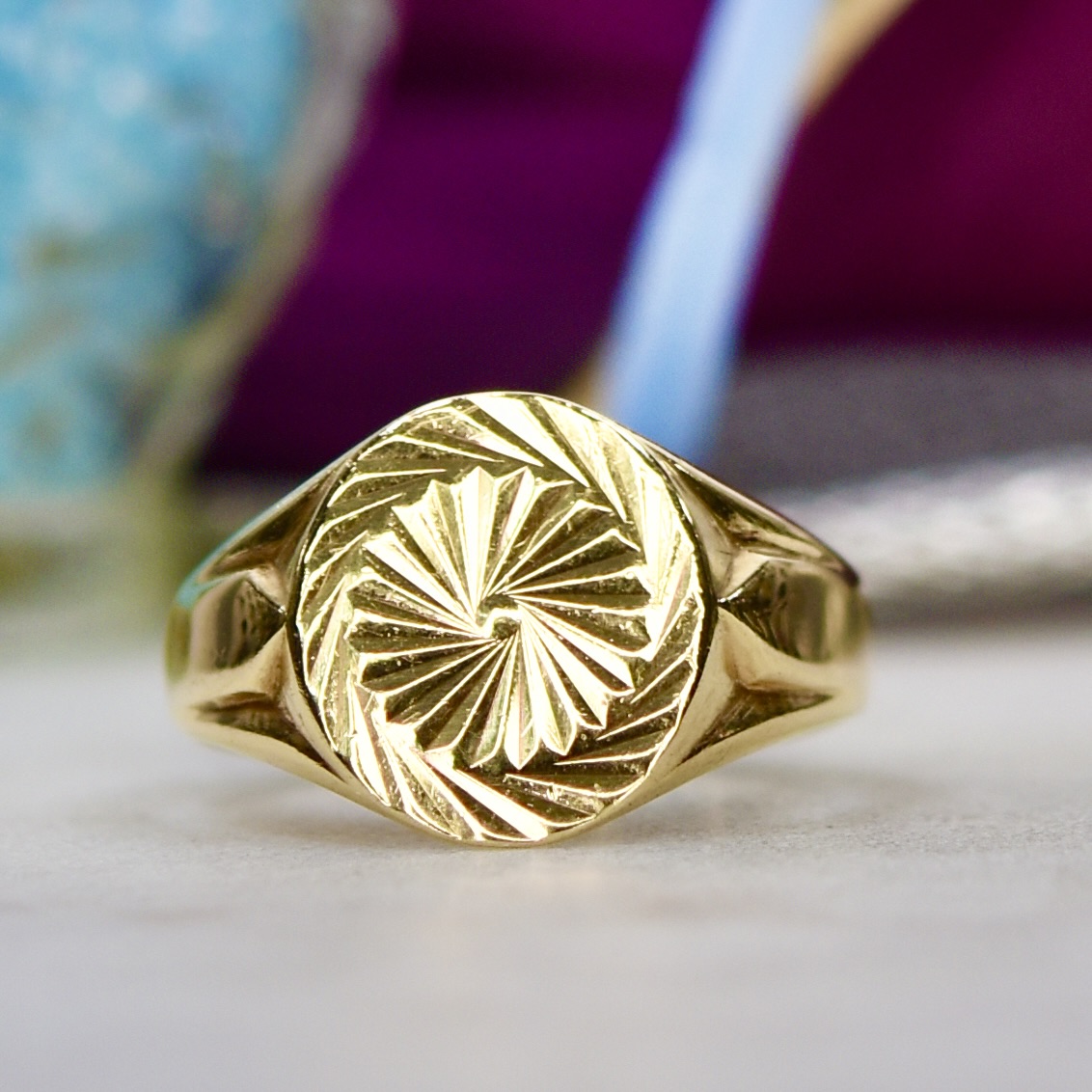 Patterned Signet Ring in 9ct Gold - Gems Afire - Vintage Jewellery UK