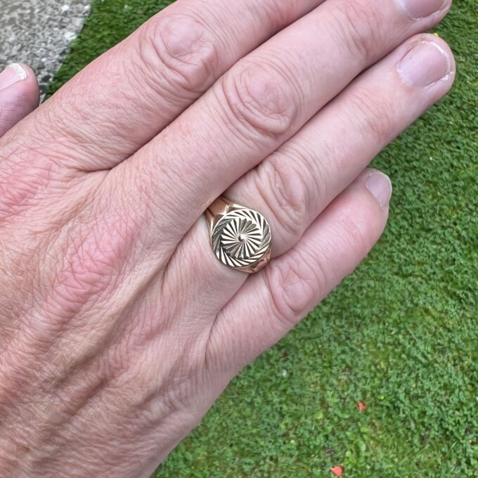 Patterned Signet Ring in 9ct Gold - Gems Afire - Vintage Jewellery UK