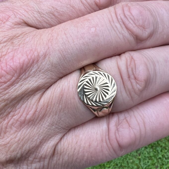 Patterned Signet Ring in 9ct Gold - Gems Afire - Vintage Jewellery UK